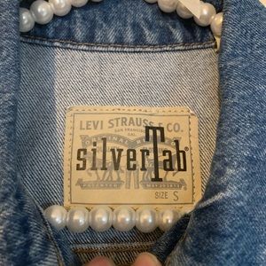 Levi's | Jackets & Coats | Levis Silver Tab Cropped Denim Jacket Small ...